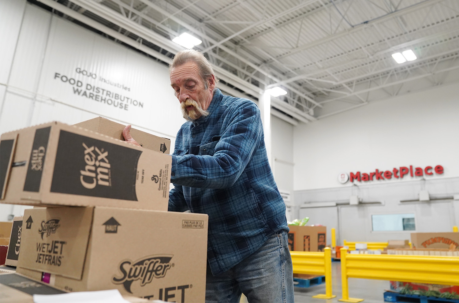 SNAP cuts for immigrant families strain Akron food pantries
